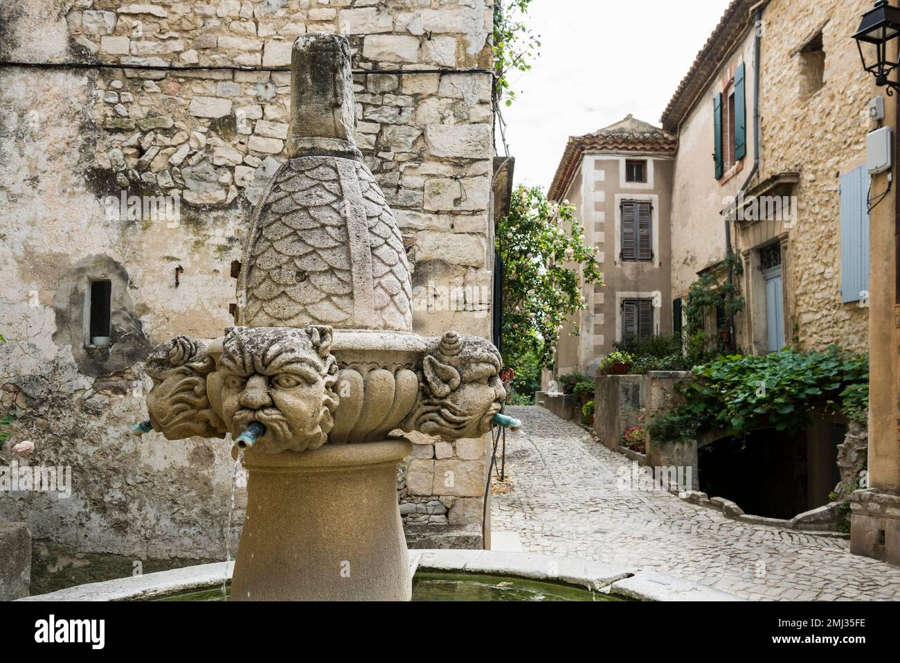 Old fountain in the village square, Seguret, Les plus Beaux Villages de ...