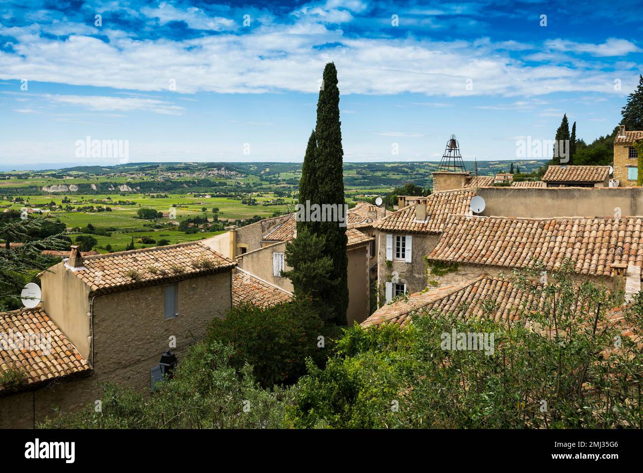 Picturesque mountain village, Seguret, Les plus Beaux Villages de ...