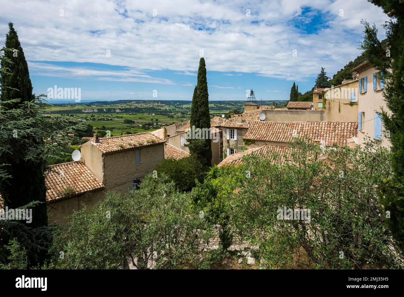 Picturesque mountain village, Seguret, Les plus Beaux Villages de ...