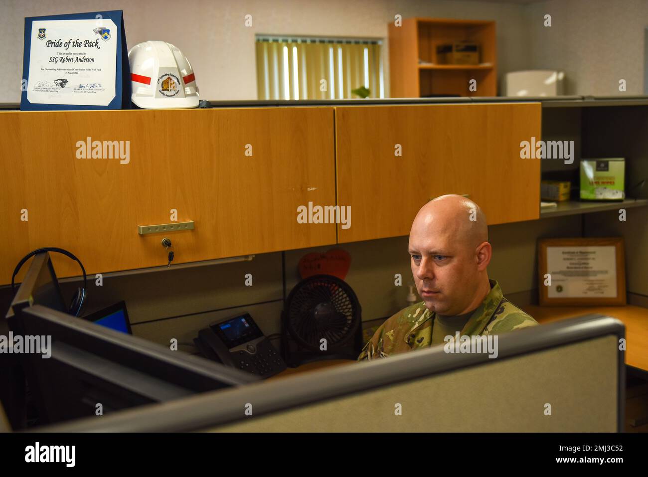 U.S. Army Staff Sgt. Robert Anderson, 411th Contracting Support Brigade ...