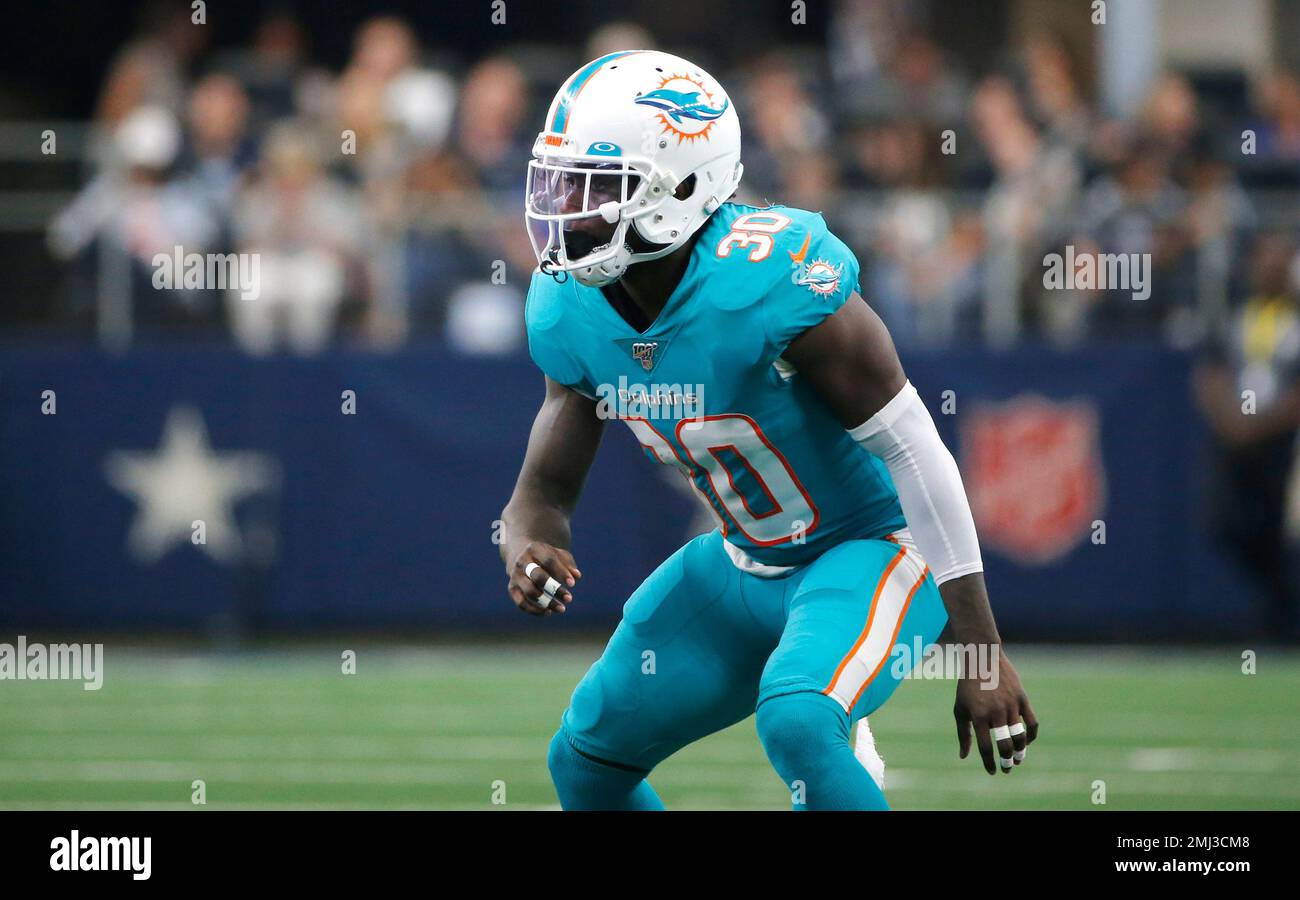Miami Dolphins cornerback Chris Lammons (30) lines up against the ...