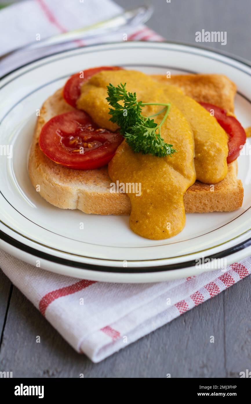 Vegan Welsh rarebit - Toasted bread and tomatoes with a vegan cheese ...