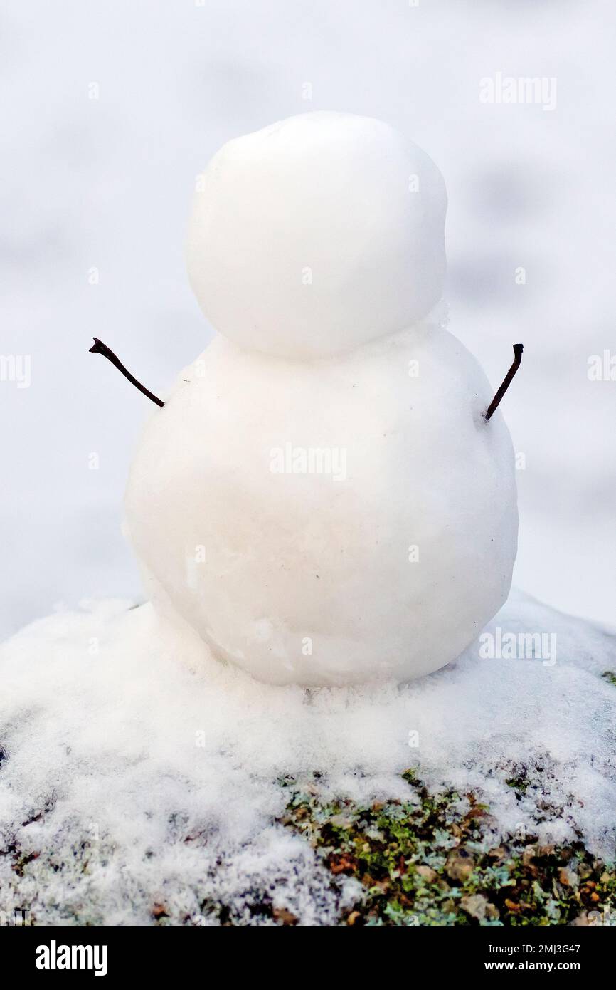 Faceless snowman hi-res stock photography and images - Alamy