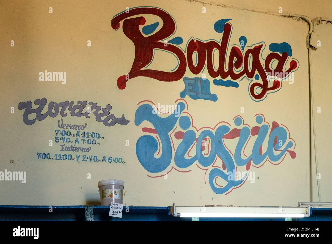 Cuban bodega hi-res stock photography and images - Alamy