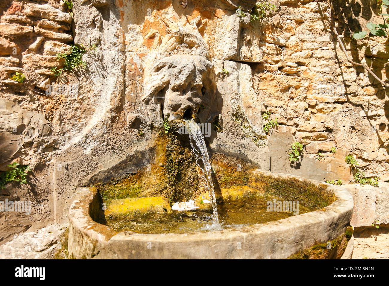 Well on a farm in the Luberon, Vaucluse, Provence, France Stock Photo ...