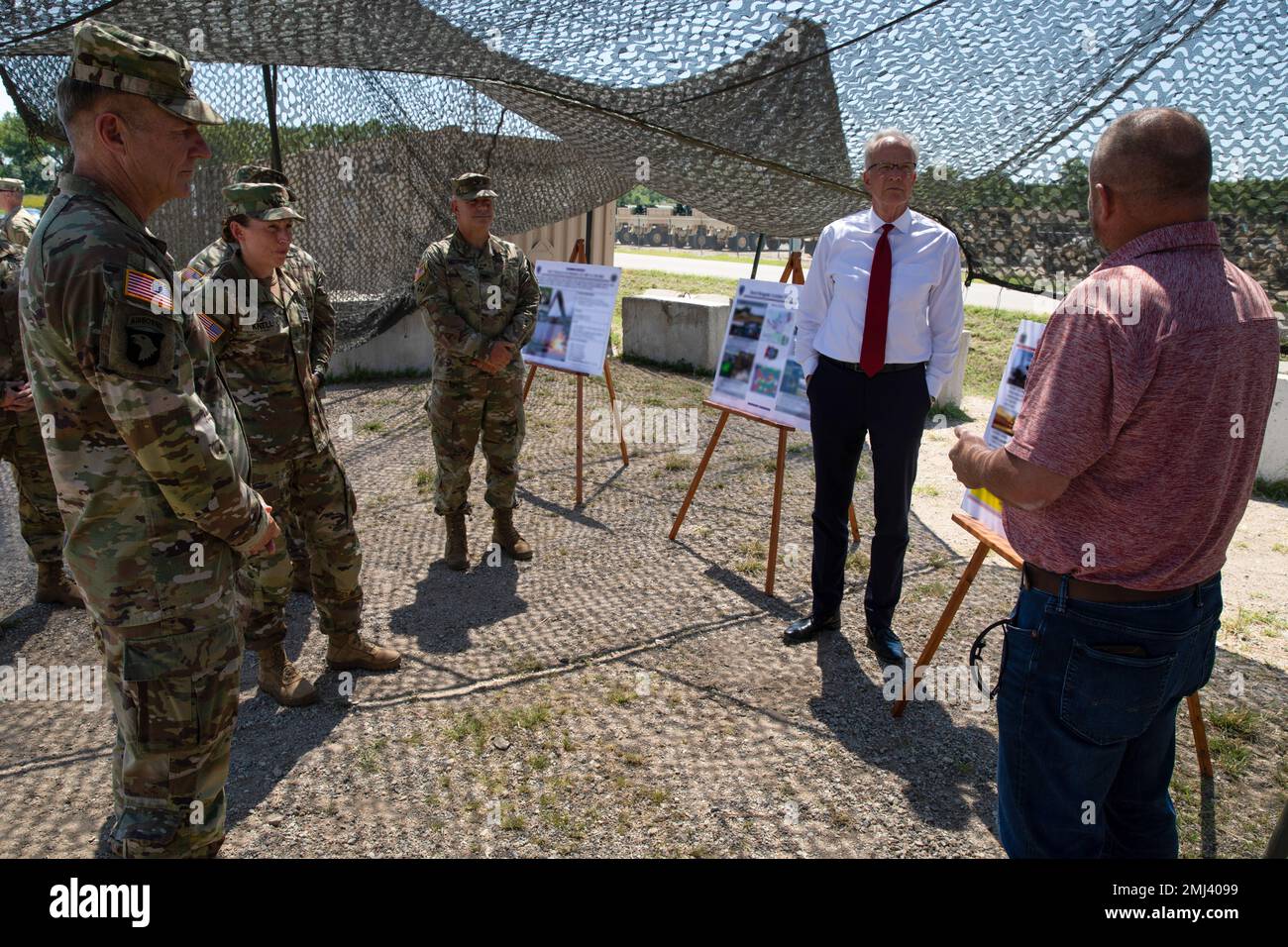(Left to Right) The 40th Chief of Staff of the Army, Gen. James C ...