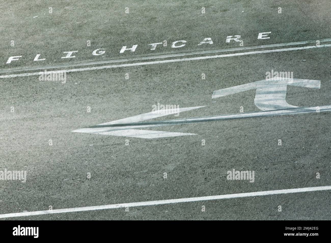 Airport ramp hi-res stock photography and images - Alamy