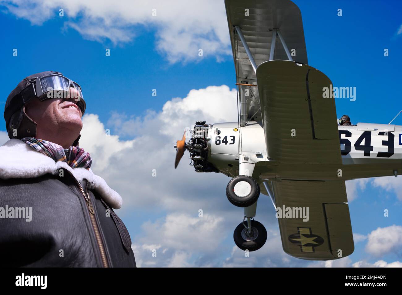 Pilot observes the flight manoeuvre Stock Photo - Alamy