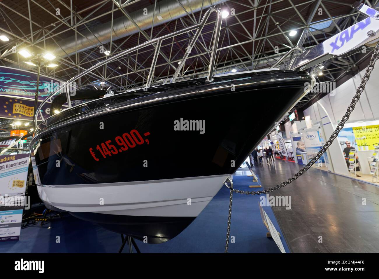 Yacht with a price tag of 145, 900 euros, on offer in a trade fair hall ...