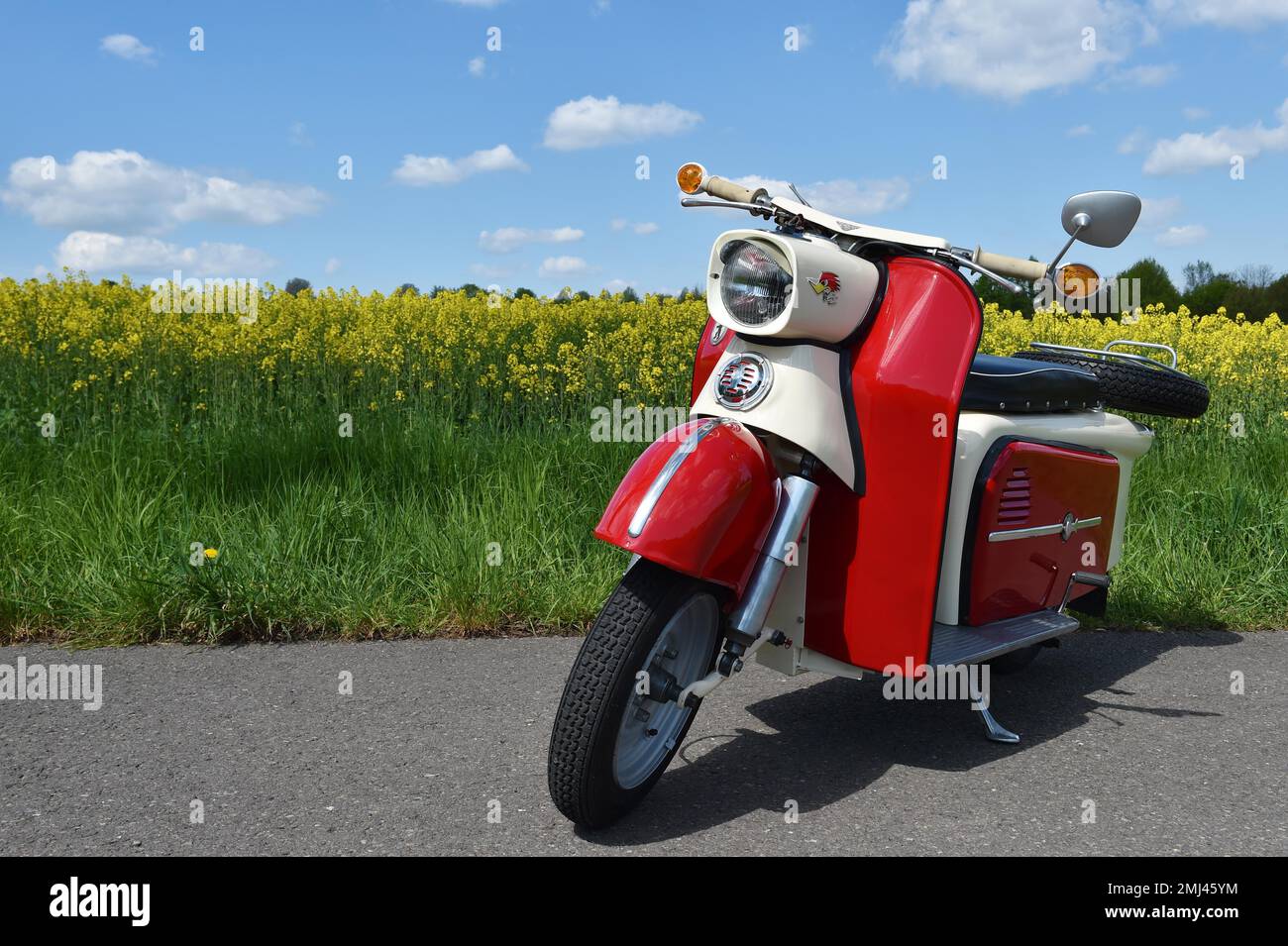 Vintage motor scooter hi-res stock photography and images - Alamy