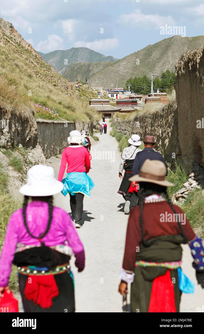 Tibetan pilgrims on the Kora, Ibete Labrang Monastery, Xiahe, Gansu ...