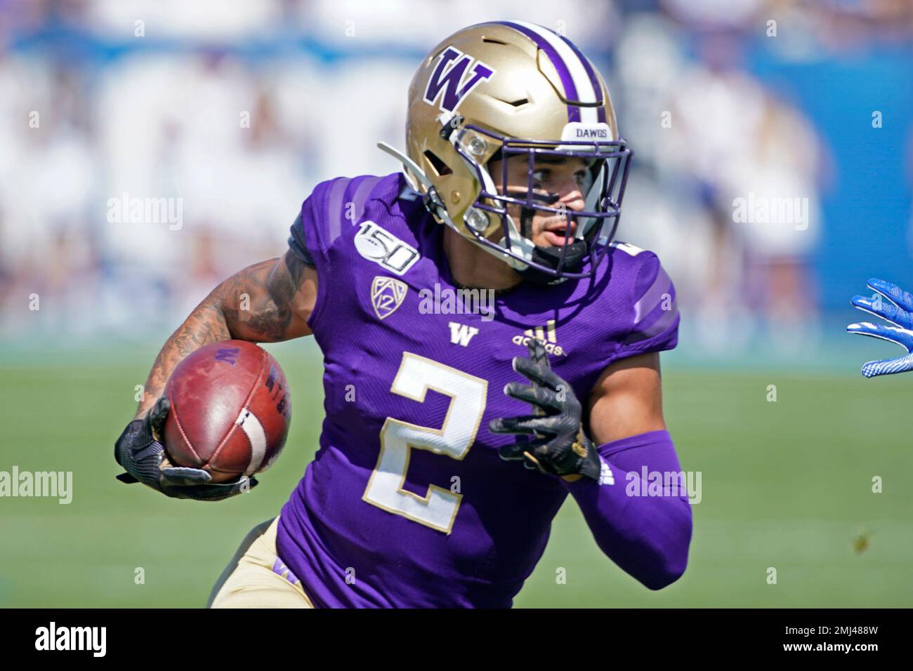 Washington wide receiver Aaron Fuller (2) runs the ball in the first ...