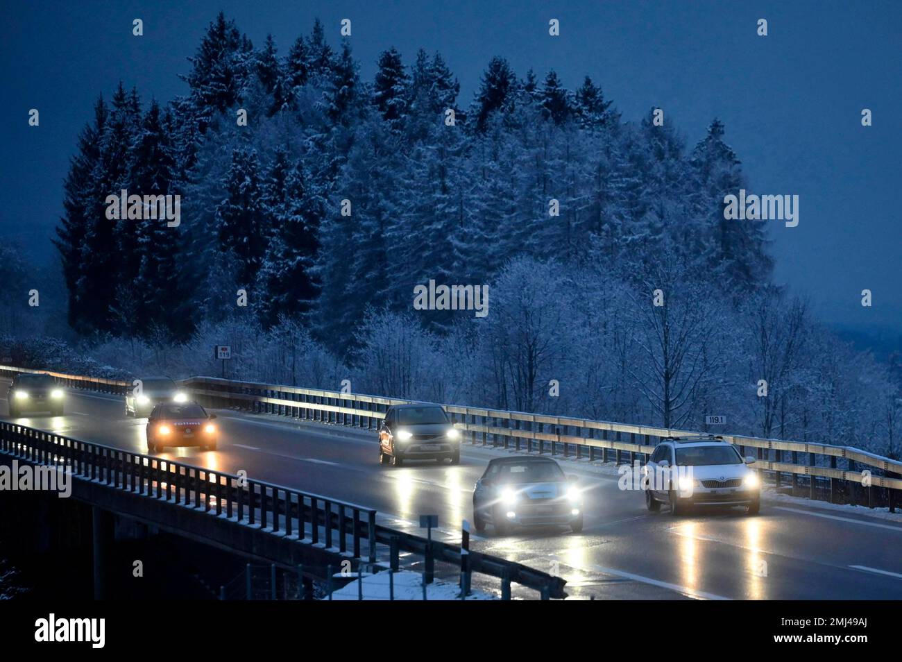 Dusk car hi-res stock photography and images - Alamy