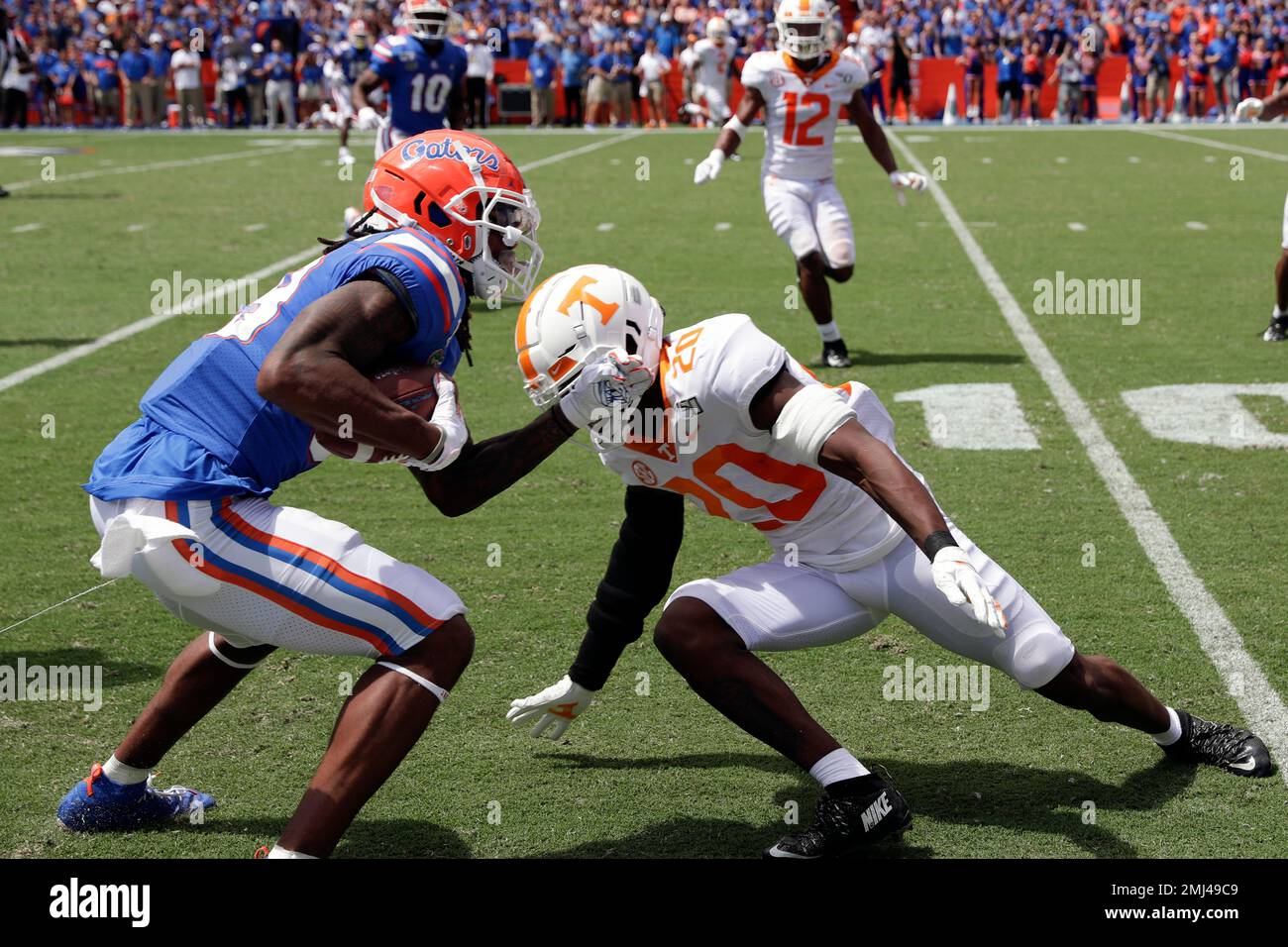 Florida wide receiver Tyrie Cleveland, left, trries to get around ...