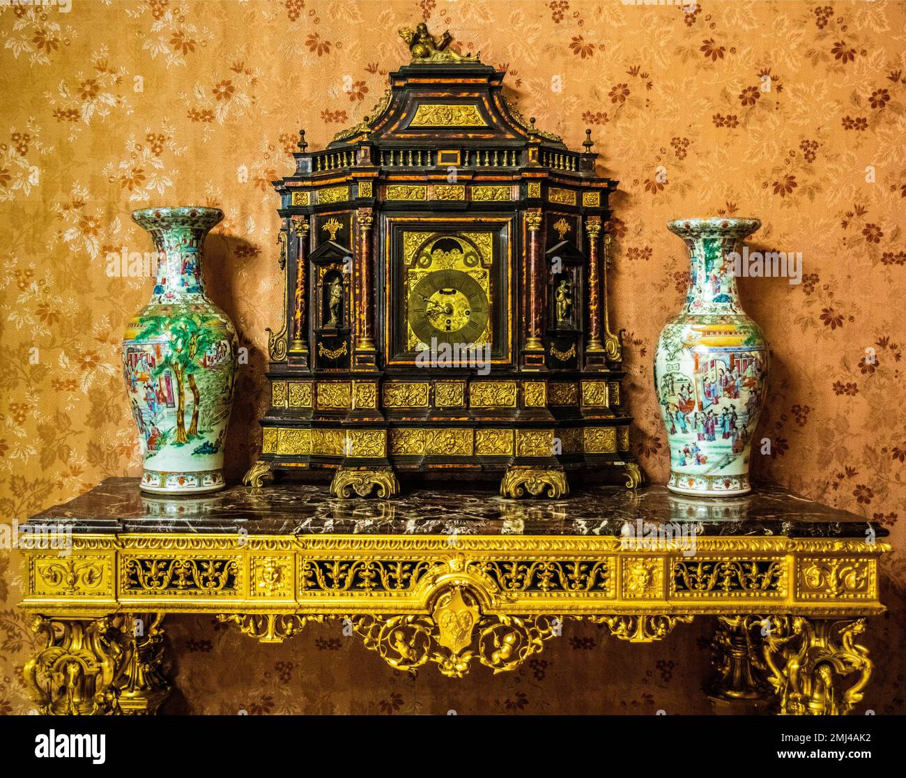 Authentic furniture hi-res stock photography and images - Alamy