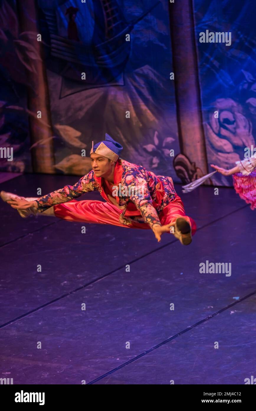 Ballet stage jump hi-res stock photography and images - Alamy