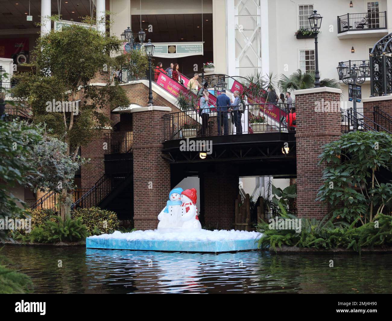 Snow couple inside Gaylord Opryland, Nashville, TN Stock Photo - Alamy