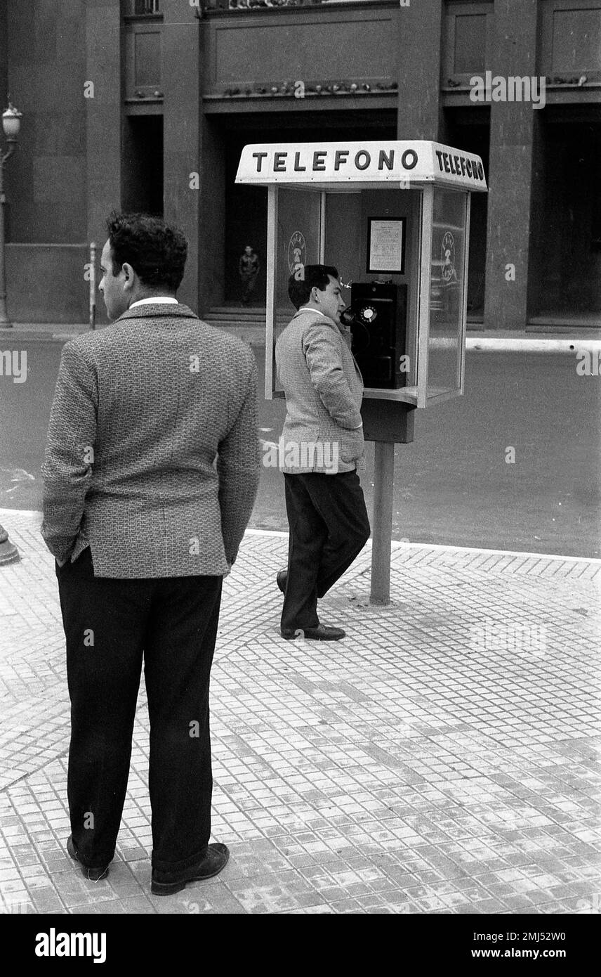 Teléfono público hi-res stock photography and images - Alamy