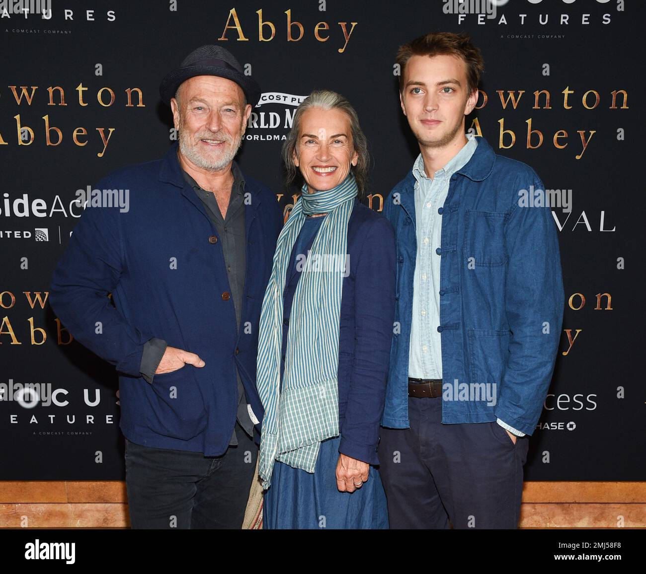 Actors Corbin Bernsen, left, and Amanda Pays pose with their son Finley ...