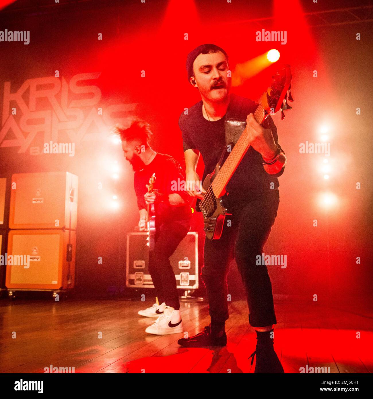 Josiah J Manning on guitar & Frazer Kerslake on bass Stock Photo - Alamy