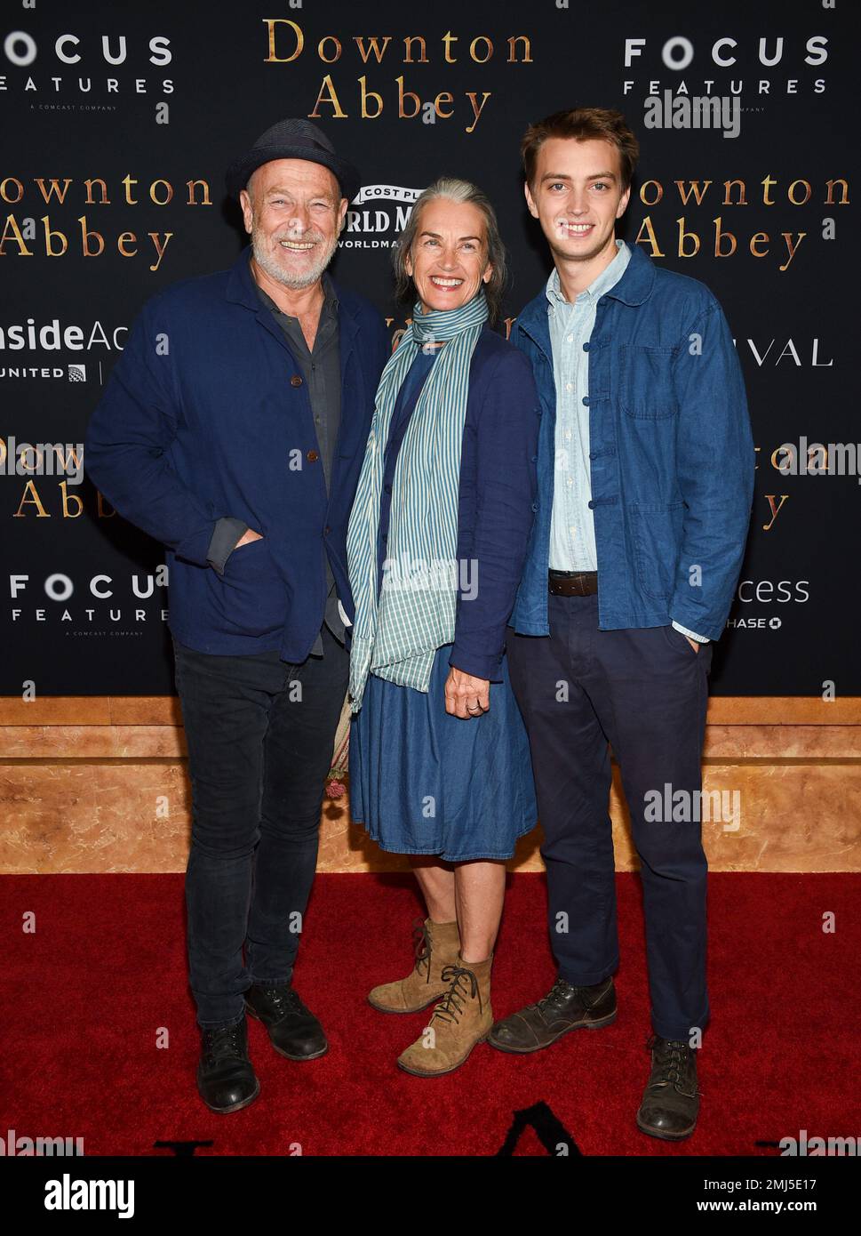 Actors Corbin Bernsen, left, and Amanda Pays pose with their son Finley ...