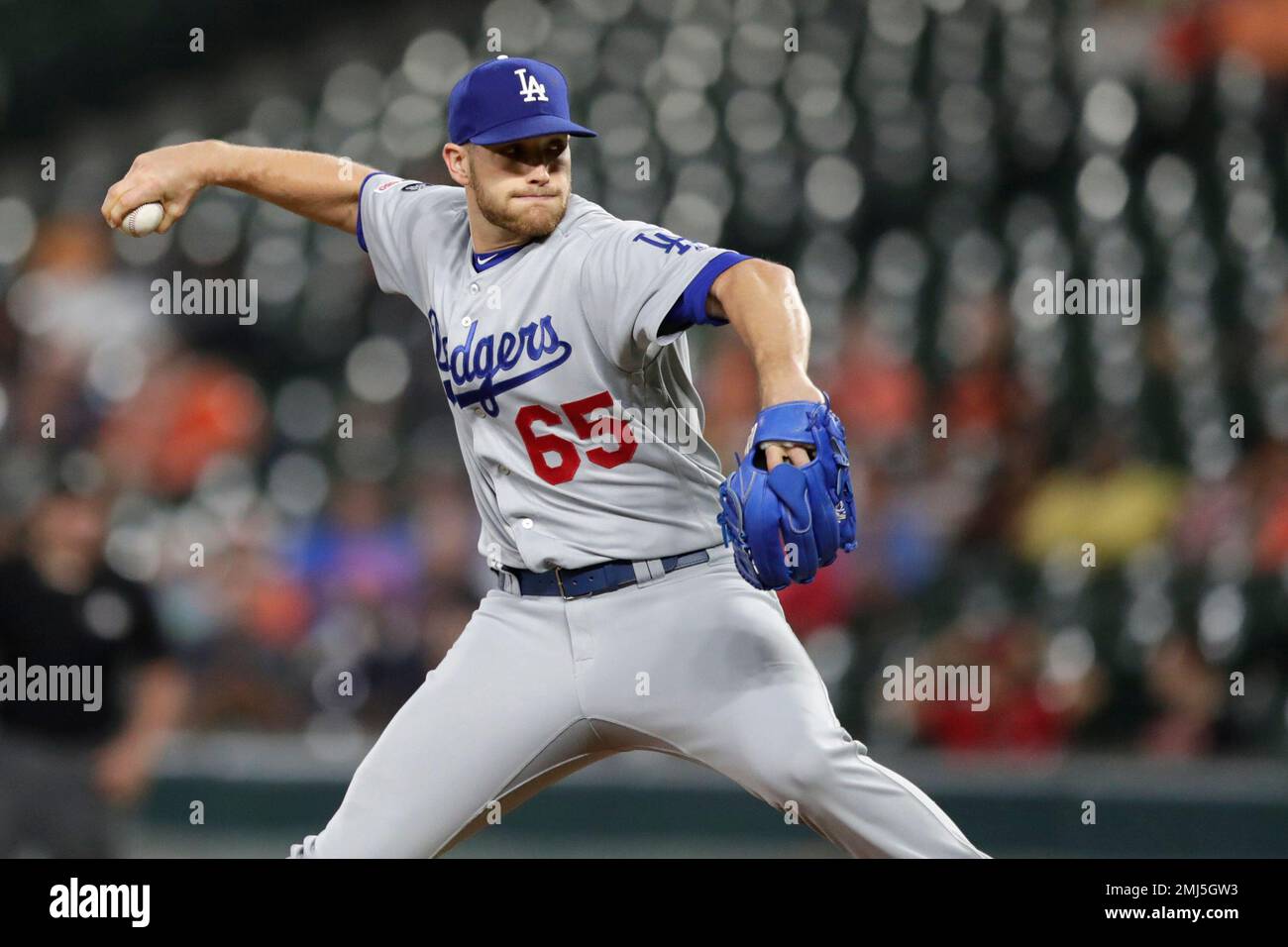 Los Angeles Dodgers relief pitcher Casey Sadler throws a pitch to a ...