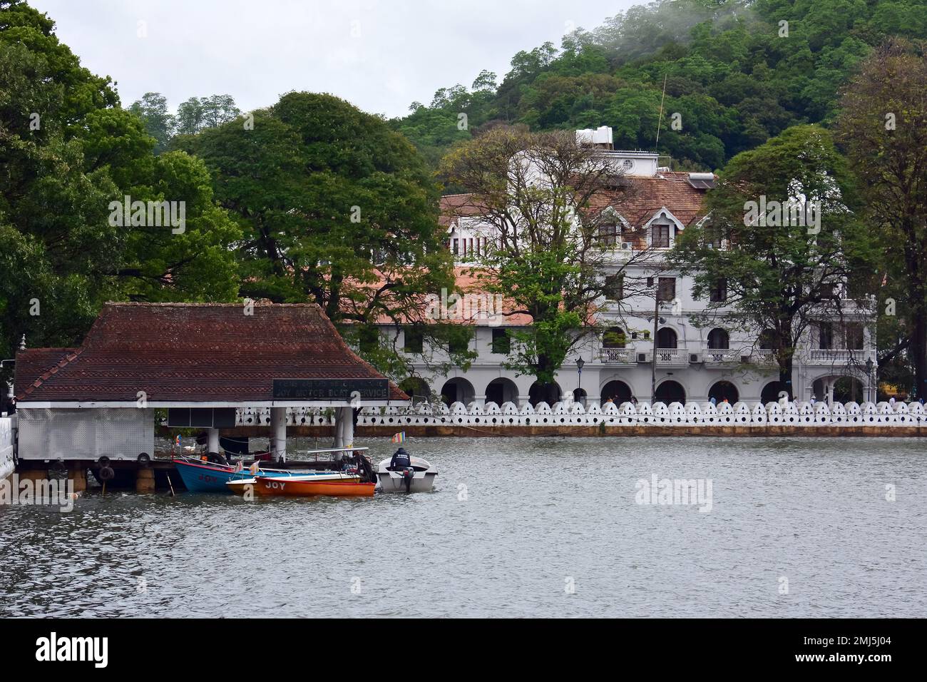 Kandy Lake, Sea of Milk, Kiri Muhuda, Kandy city, Central Province, Srí ...