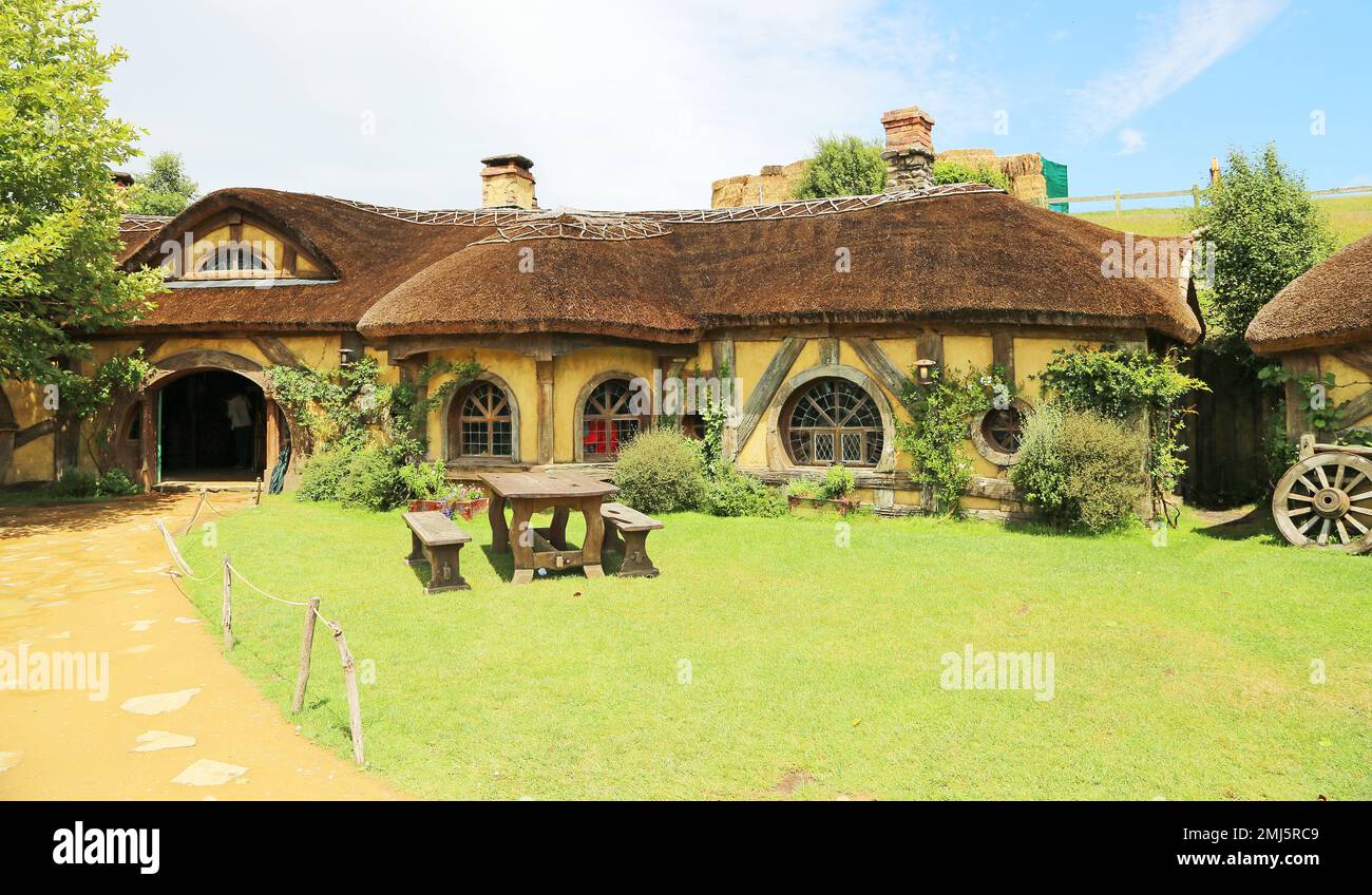 The Green Dragon Inn - Hobbiton - Matamata, New Zealand Stock Photo - Alamy