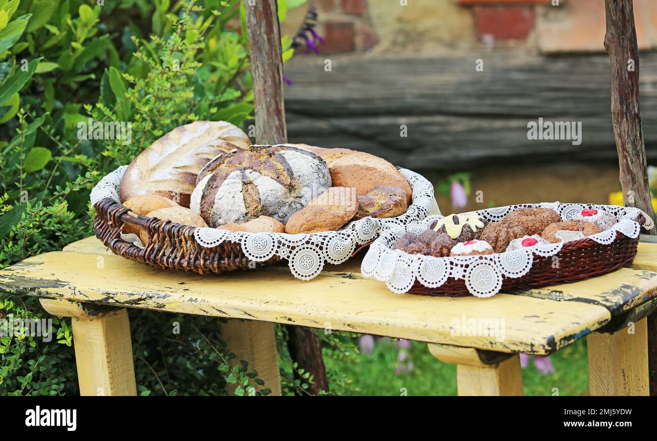Stand with bread hi-res stock photography and images - Alamy