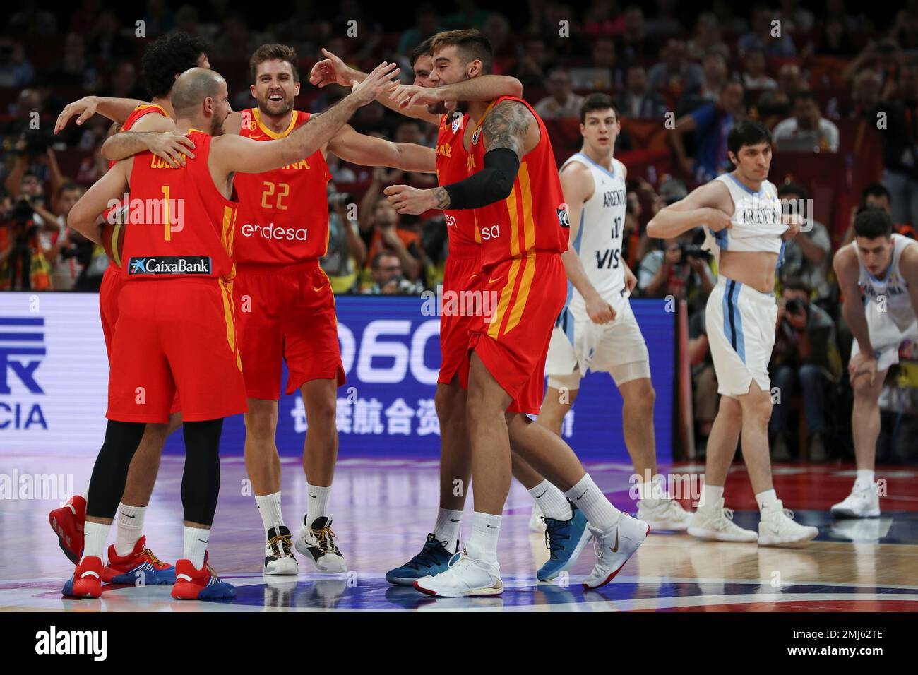 Spanish players celebrate after defeating Argentina in the FIBA ...