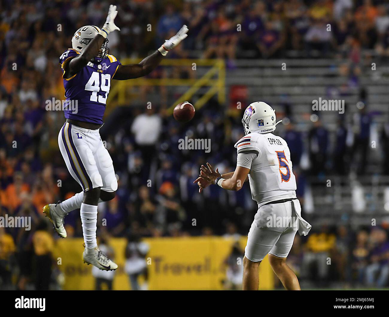 LSU outside linebacker Travez Moore (49) tries to break up a pass by ...