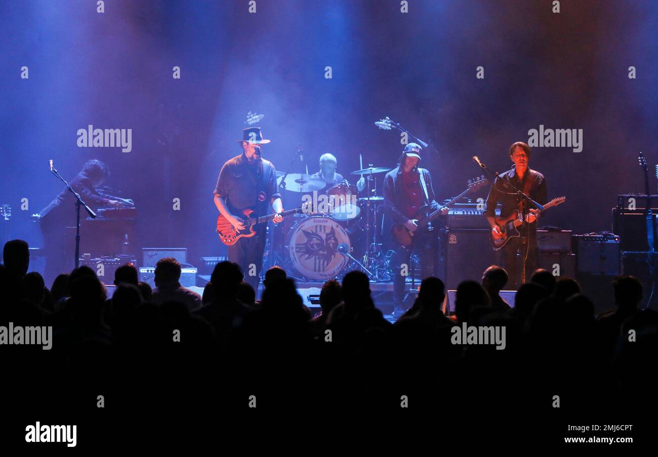 Patterson Hood, Mike Cooley, Brad Morgan, Jay Gonzalez and Matt Patton ...