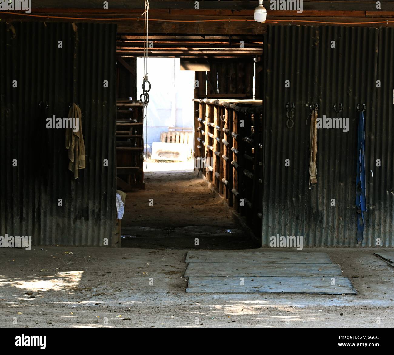 Old countryside stables hi-res stock photography and images - Alamy