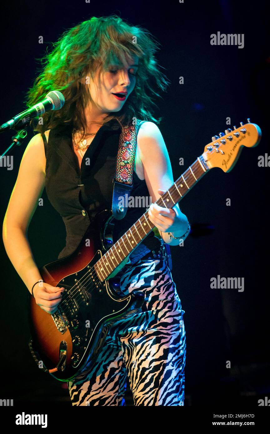 Mollie McGinn on vocals, guitar, bass Stock Photo - Alamy