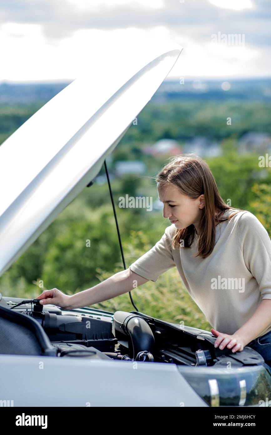 Confused female driver hi-res stock photography and images - Alamy