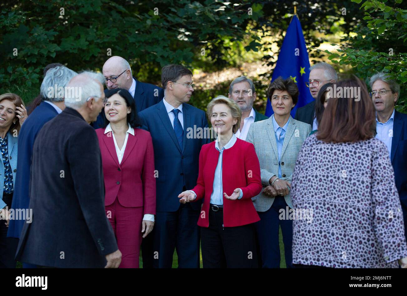 Incoming European Commission President Ursula von der Leyen, center ...