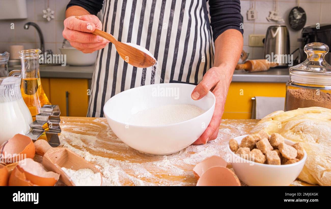 Hand stirring food hi-res stock photography and images - Alamy