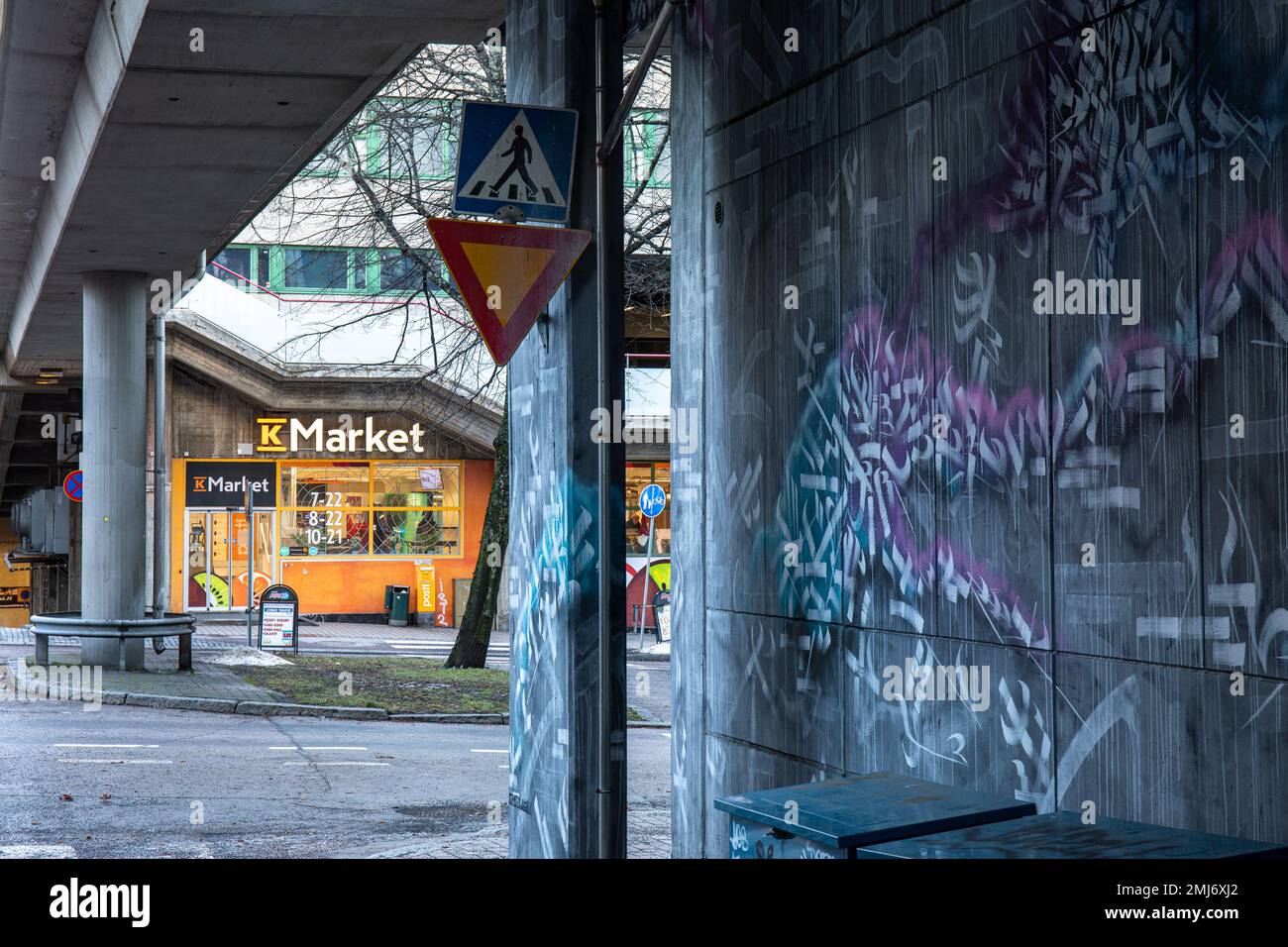Grocery store street art hi-res stock photography and images - Alamy