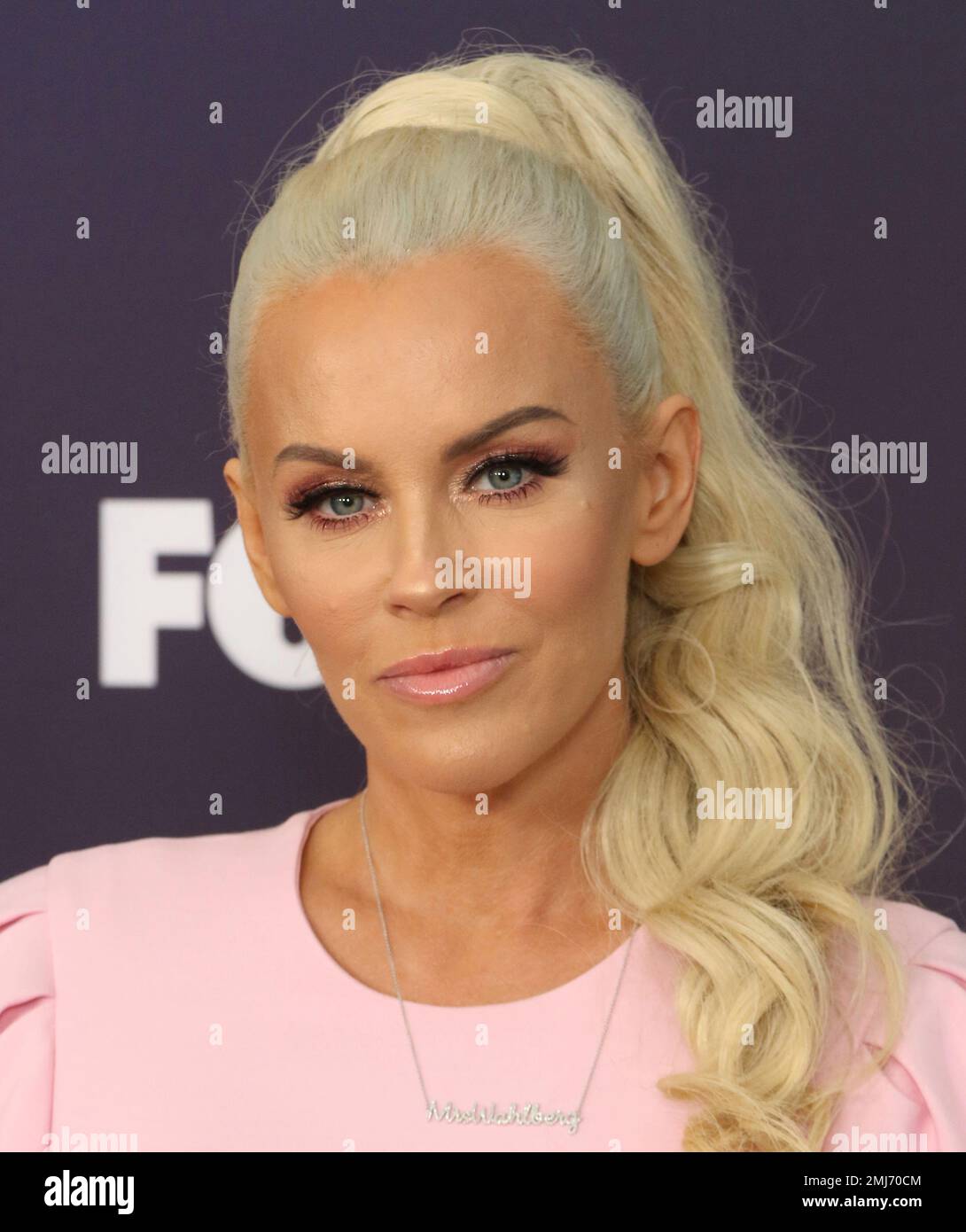 Jenny Mccarthy Attends The La Premiere Of The Masked Singer Season 2
