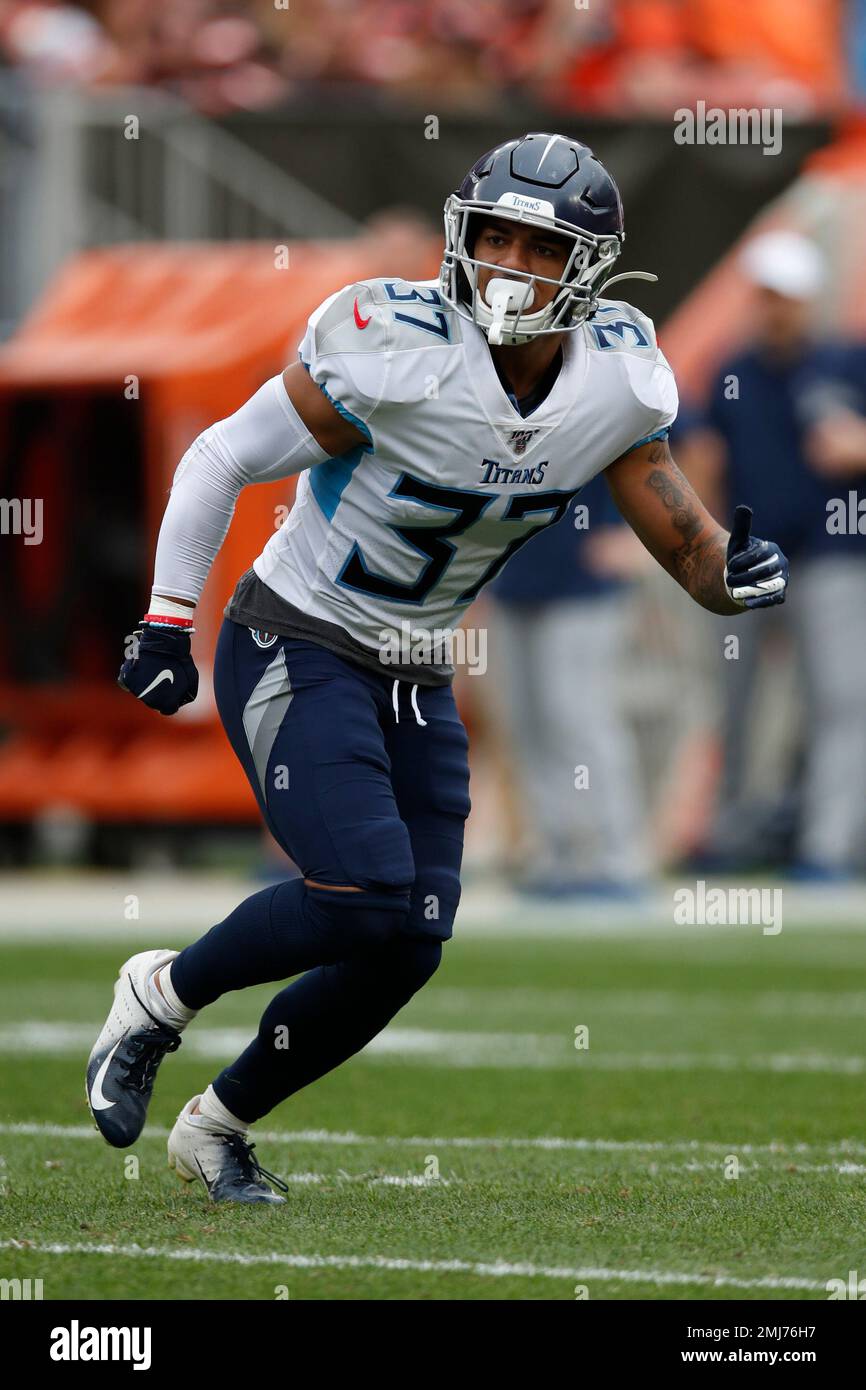 Tennessee Titans defensive back Amani Hooker (37) lines up against the ...
