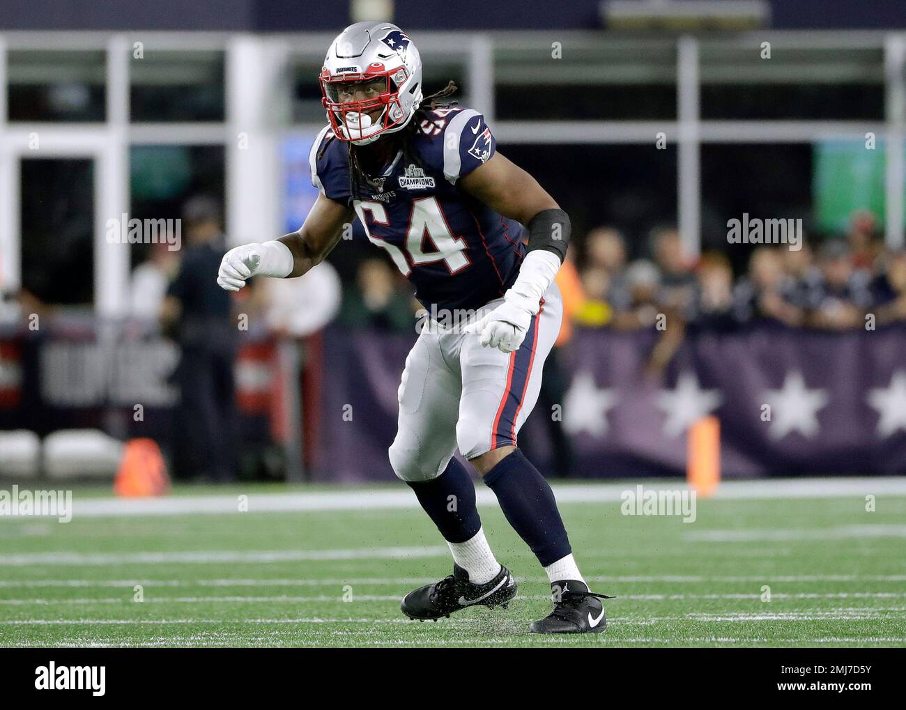 New England Patriots linebacker Dont'a Hightower lines up for a play ...