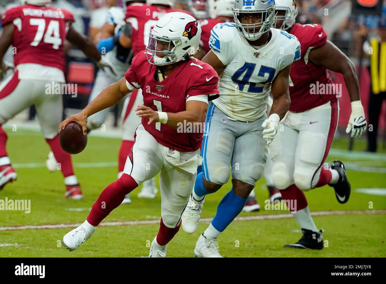 Arizona Cardinals quarterback Kyler Murray (1) scrambles as Detroit ...