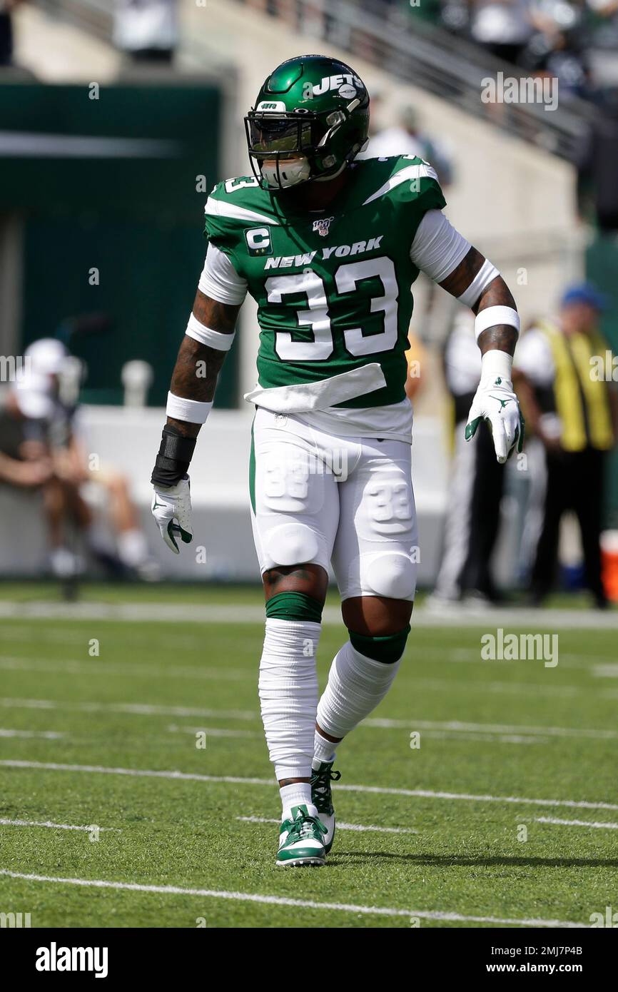 New York Jets strong safety Jamal Adams (33) warms up before an NFL ...