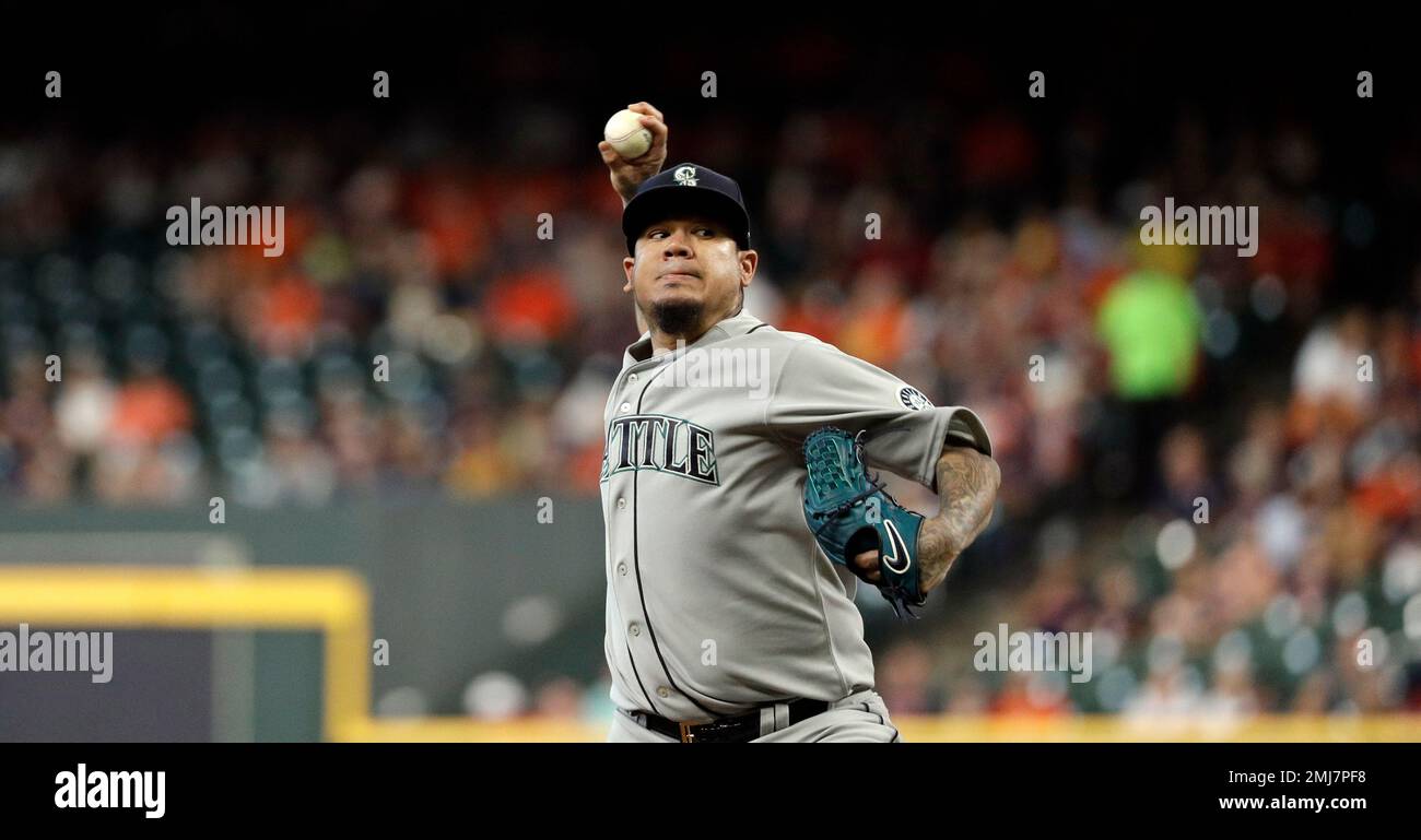 Seattle Mariners starting pitcher Felix Hernandez throws against the ...