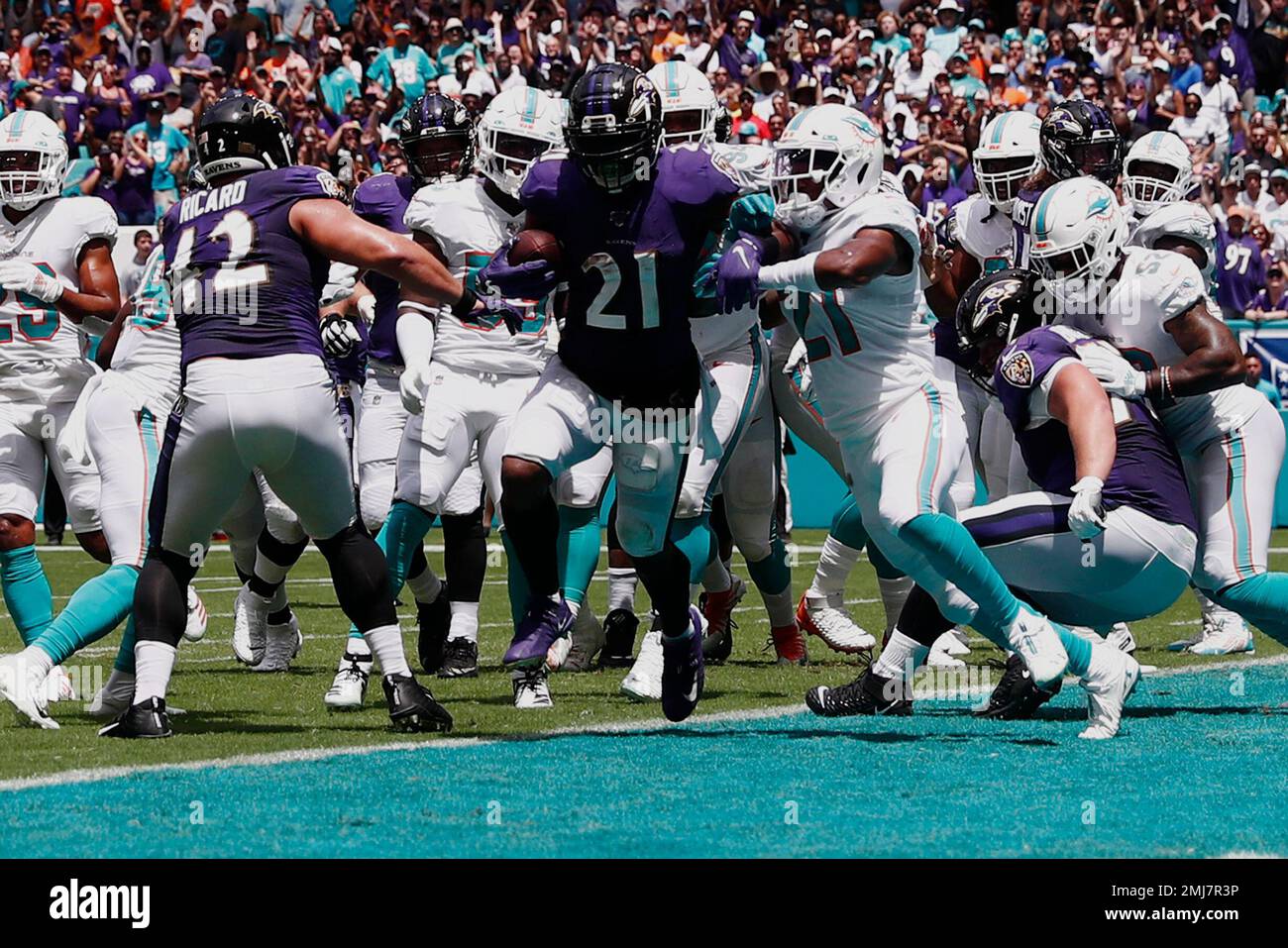 Baltimore Ravens running back Mark Ingram (21) scores a touchdown ...