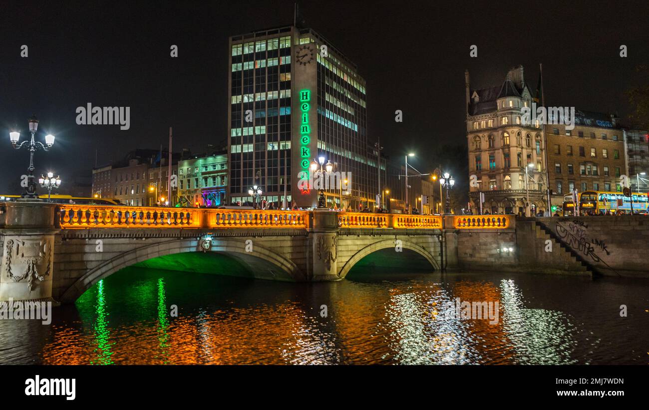 Dublin night-life showing the River Bar across O'Connell Bridge and the ...