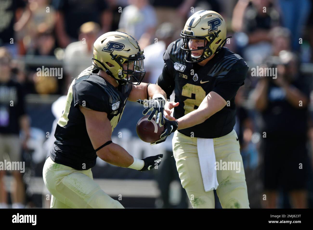 Purdue quarterback Elijah Sindelar (2) hands off to running back Zander ...