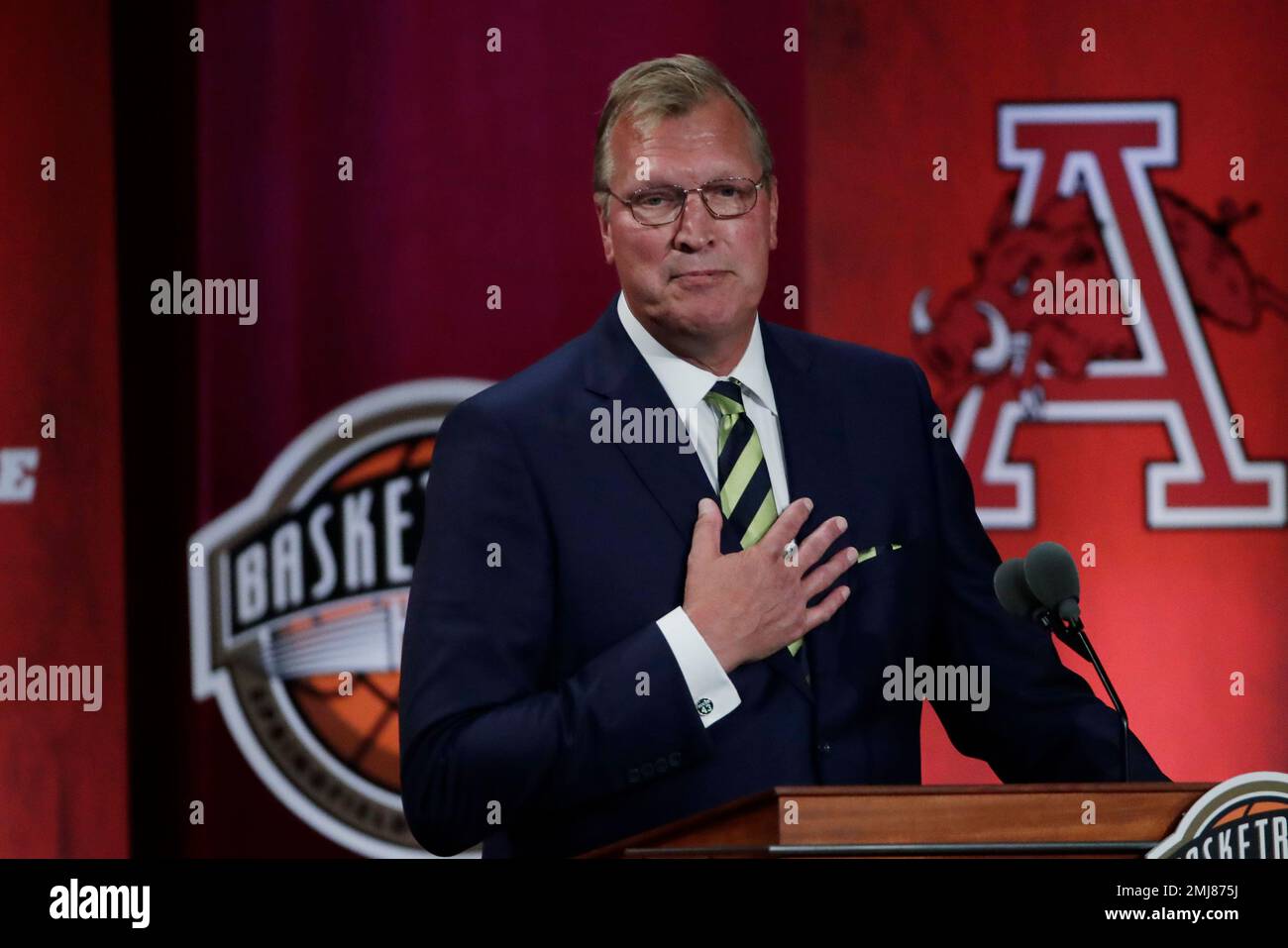 Inductee Jack Sikma speaks at the Basketball Hall of Fame enshrinement ...