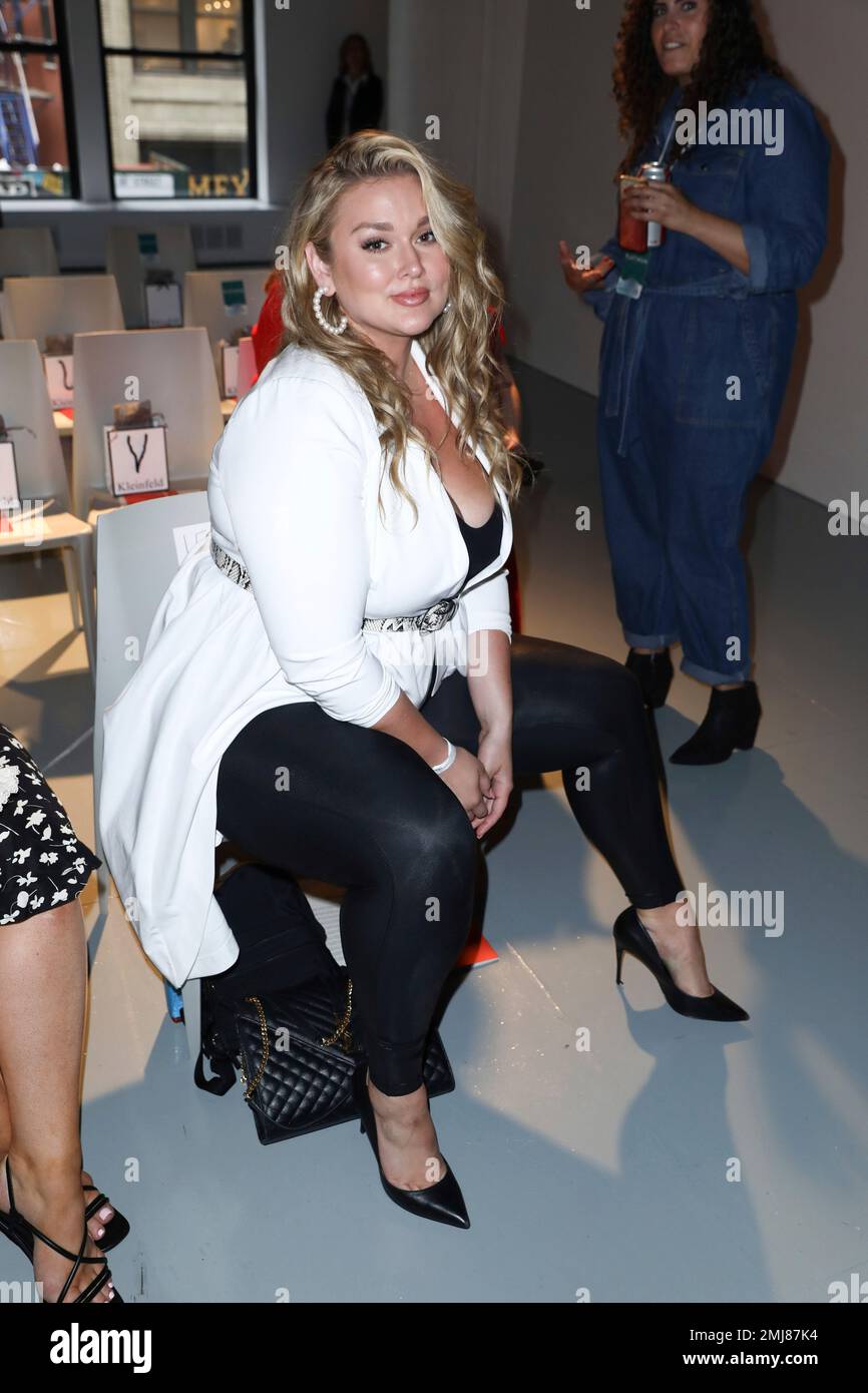 IMAGE DISTRIBUTED FOR THECURVYCON- Model Hunter McGrady poses for a ...