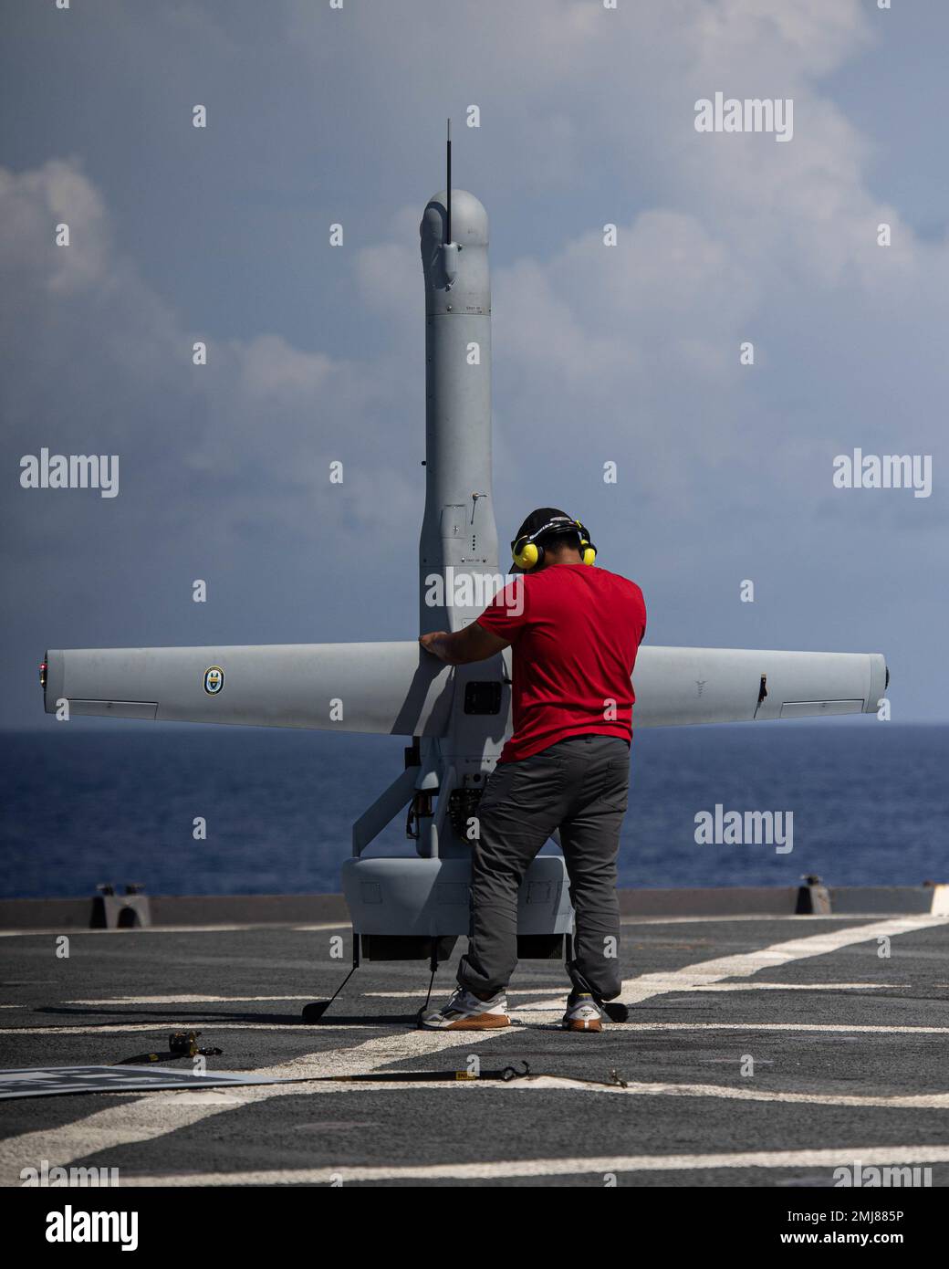 A Civilian contractor embarked with the 31st Marine Expeditionary Unit ...